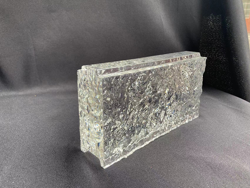 Slotted Solid Glass Blocks For Building Strong And Safety Large Walls