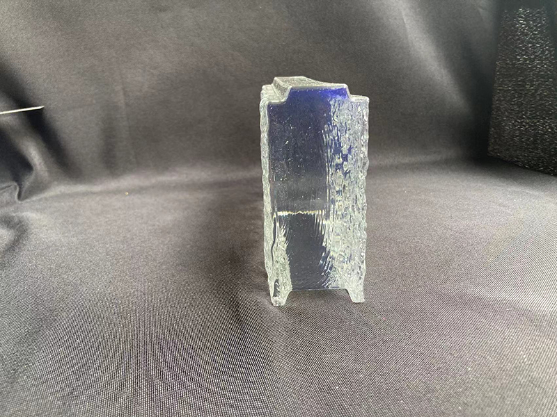 Slotted Solid Glass Blocks For Building Strong And Safety Large Walls